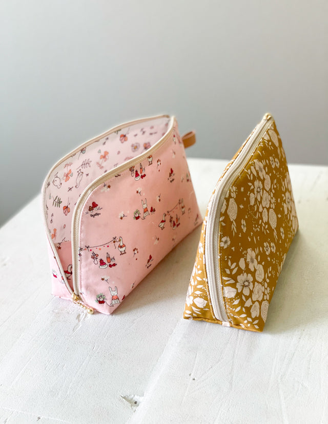 Wide Open Zipper Pouch PDF Download Pattern – Sewing Illustration