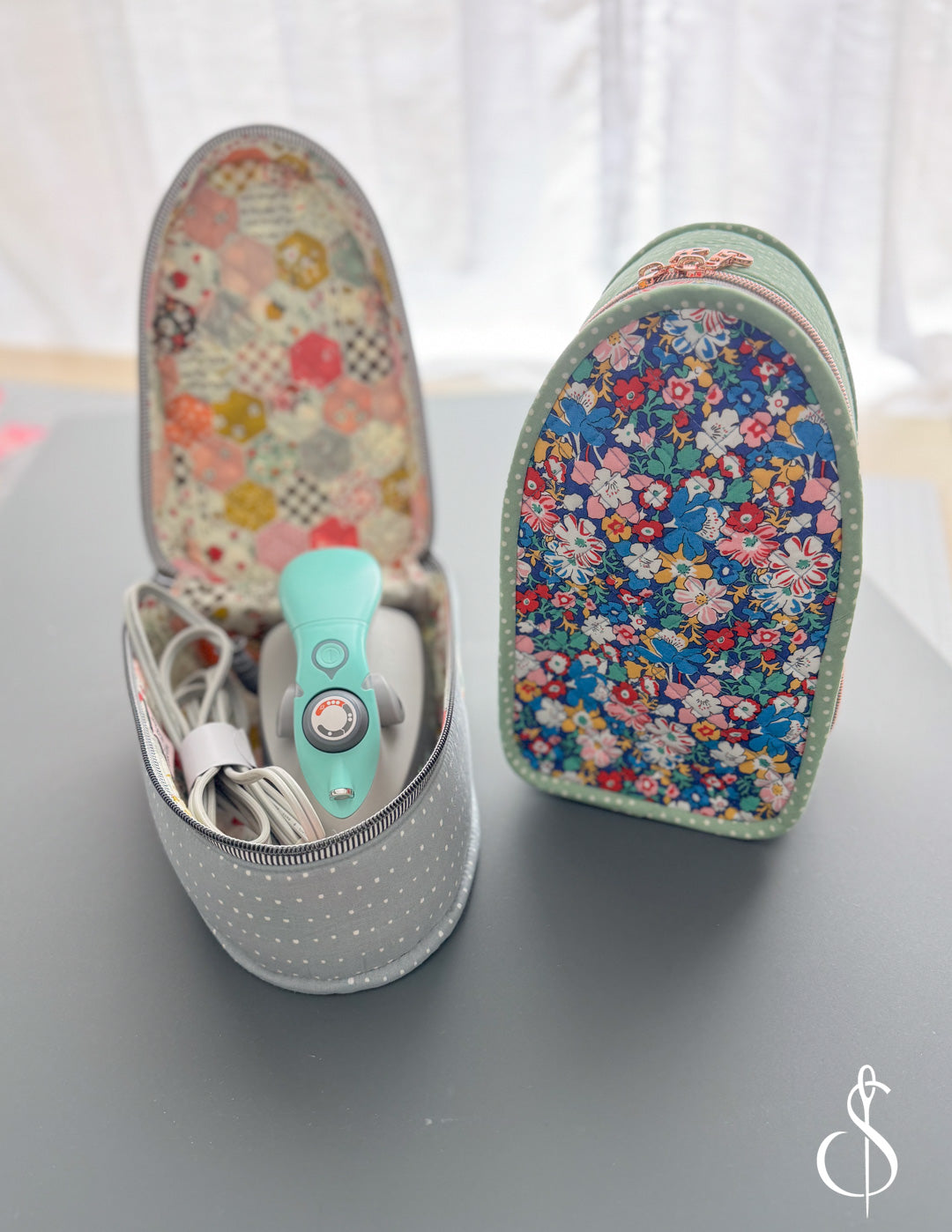 Travel Case for Mini Iron PDF Download Pattern – Sewing Illustration