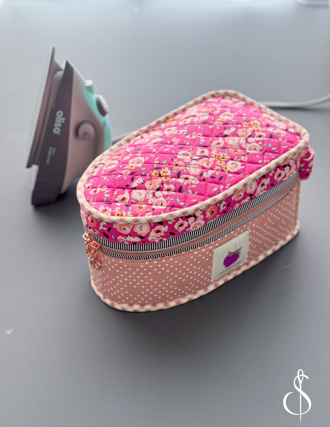 Travel Case for Mini Iron PDF Download Pattern – Sewing Illustration