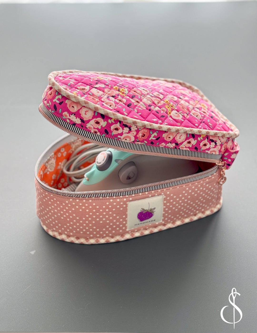 Travel Case for Mini Iron PDF Download Pattern – Sewing Illustration