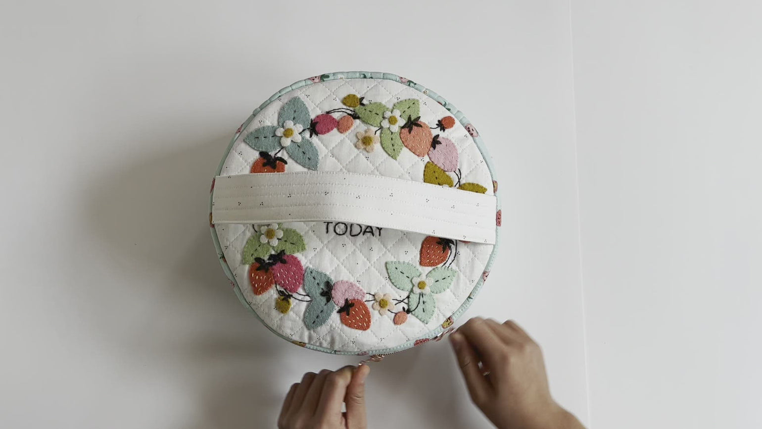 Quilted Round Case PDF Download Pattern – Sewing Illustration