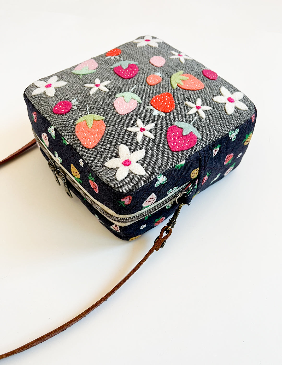 Square Crossbody Bag PDF Download Pattern – Sewing Illustration